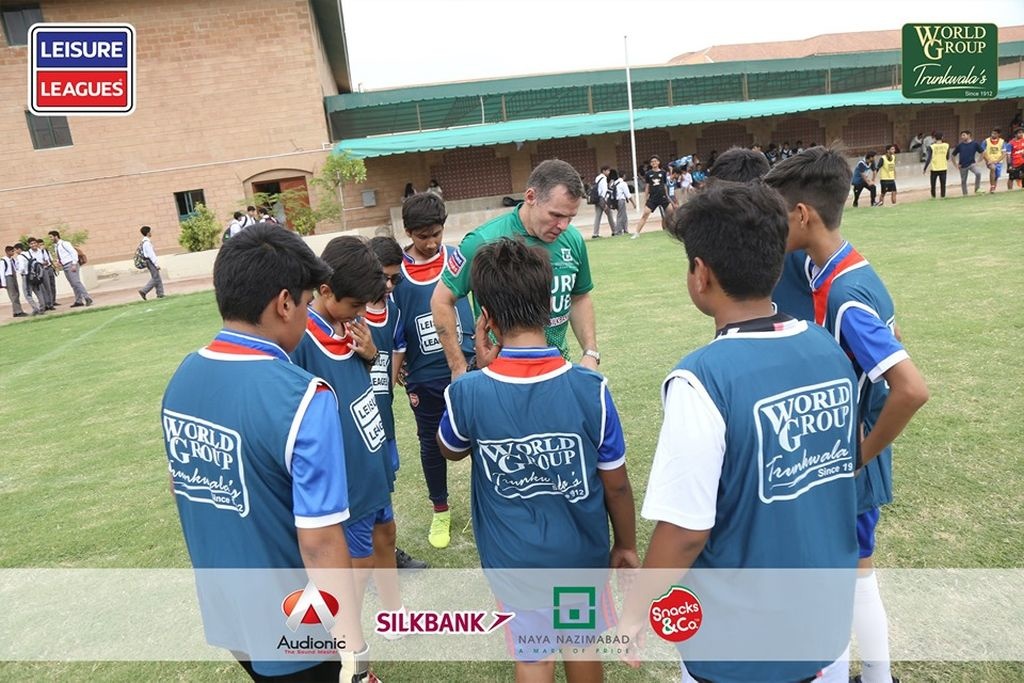 Foreign football coach, Kevin Reeves conducts training session for ...
