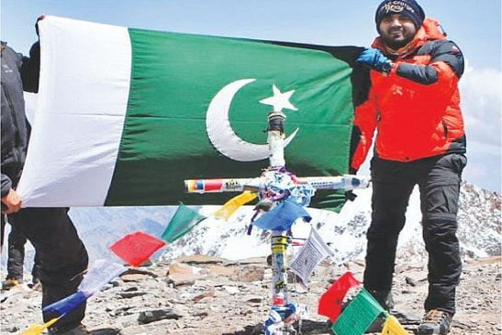 Asad Ali Memon climbs highest mountain in South America - Khilari